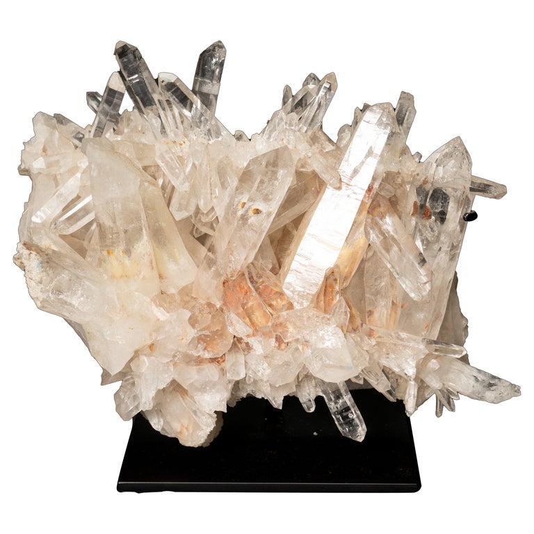 Cluster de quartz monté avec inclusions de couleur rouille - En vente ...