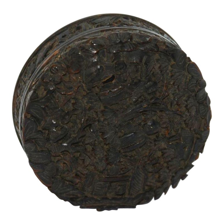 Box Carved in Blond Horn China, 19th Century For Sale at 1stDibs