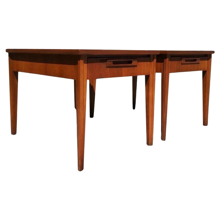 Vintage Mid Century Modern Walnut End Tables Set Of 2 For Sale at 1stDibs