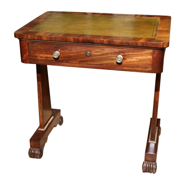 Small 19th Century Gillows Writing Table For Sale at 1stDibs