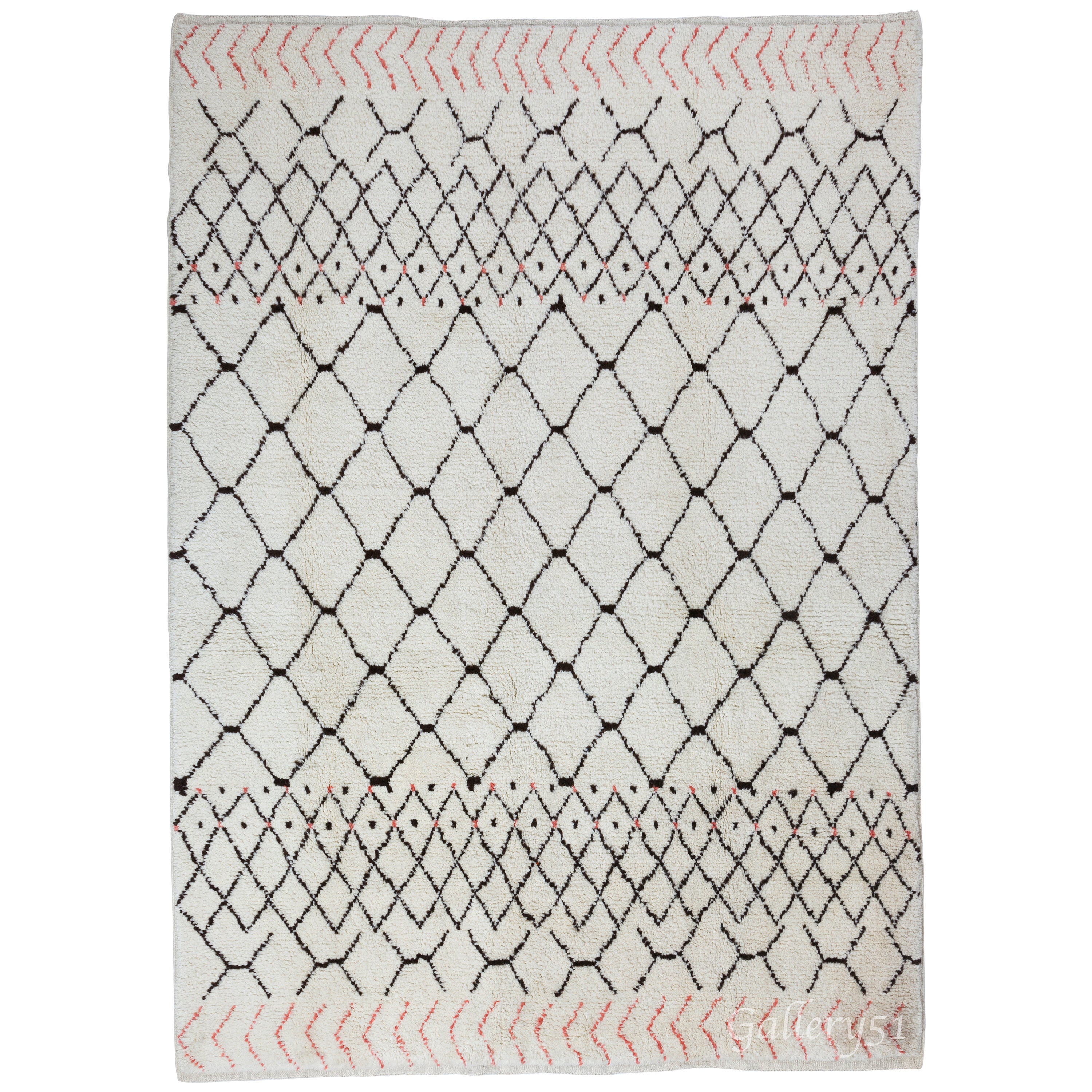 Contemporary handcrafted graphic Runner Rug in natural fiber La Fibre ...