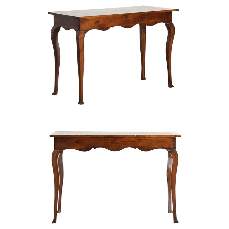 Paire de consoles italiennes en forme de noyer de style Toscane ...