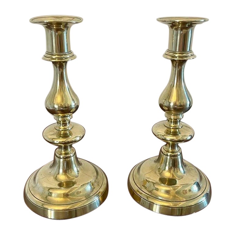 Pair of Polished Victorian Brass Candlesticks For Sale at 1stDibs