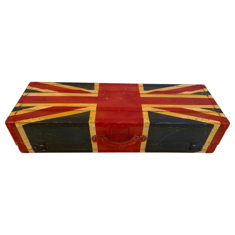 Bold Graphic British Flag Decorated Trunk For Sale at 1stDibs