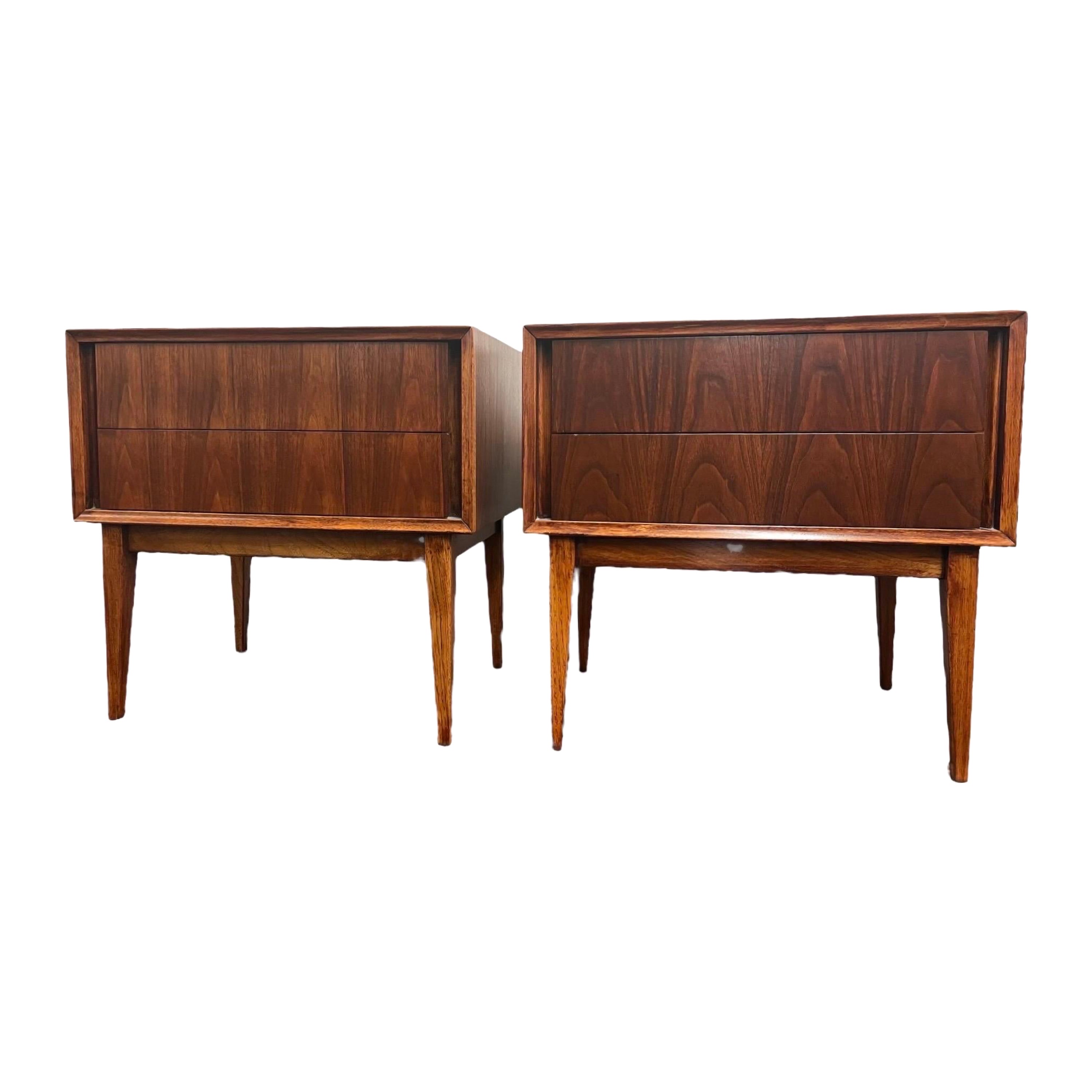 Vintage Mid Century Modern Table Dovetail Drawers For Sale at 1stDibs