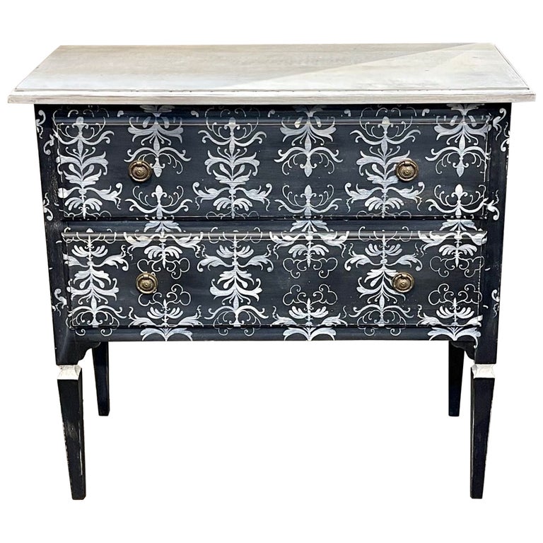 Italian hand Painted Side Table For Sale at 1stDibs