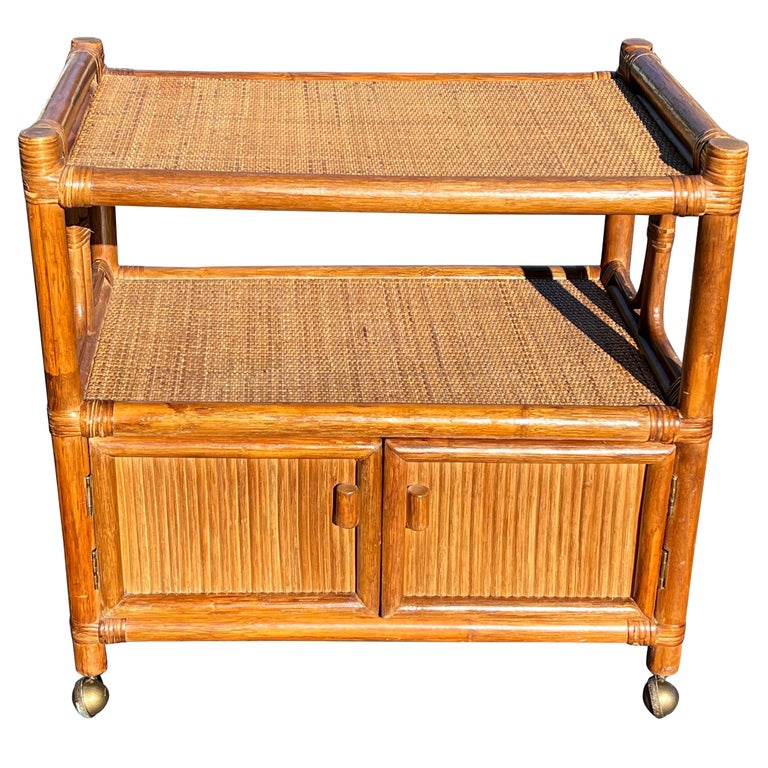 La chariot de bar en rotin et osier Boho Chic En vente sur 1stDibs
