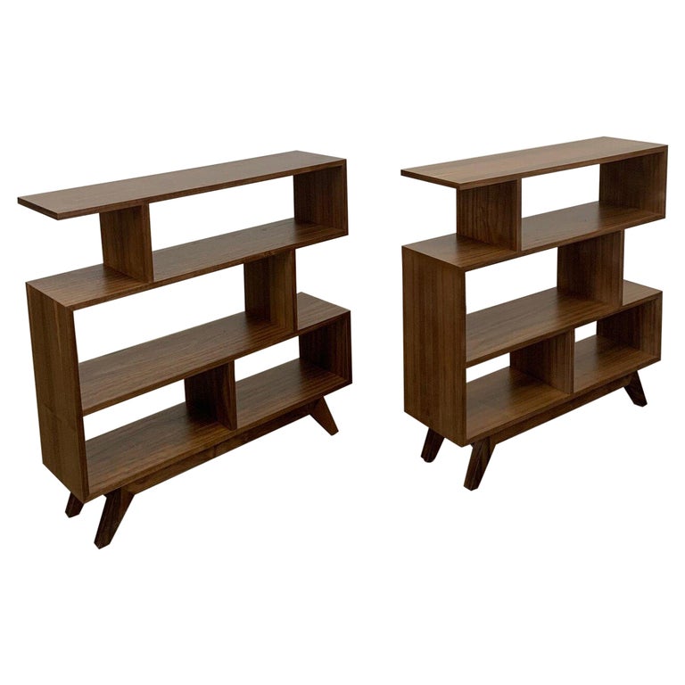 Compact bookcase by Vintage On Point #2 For Sale at 1stDibs