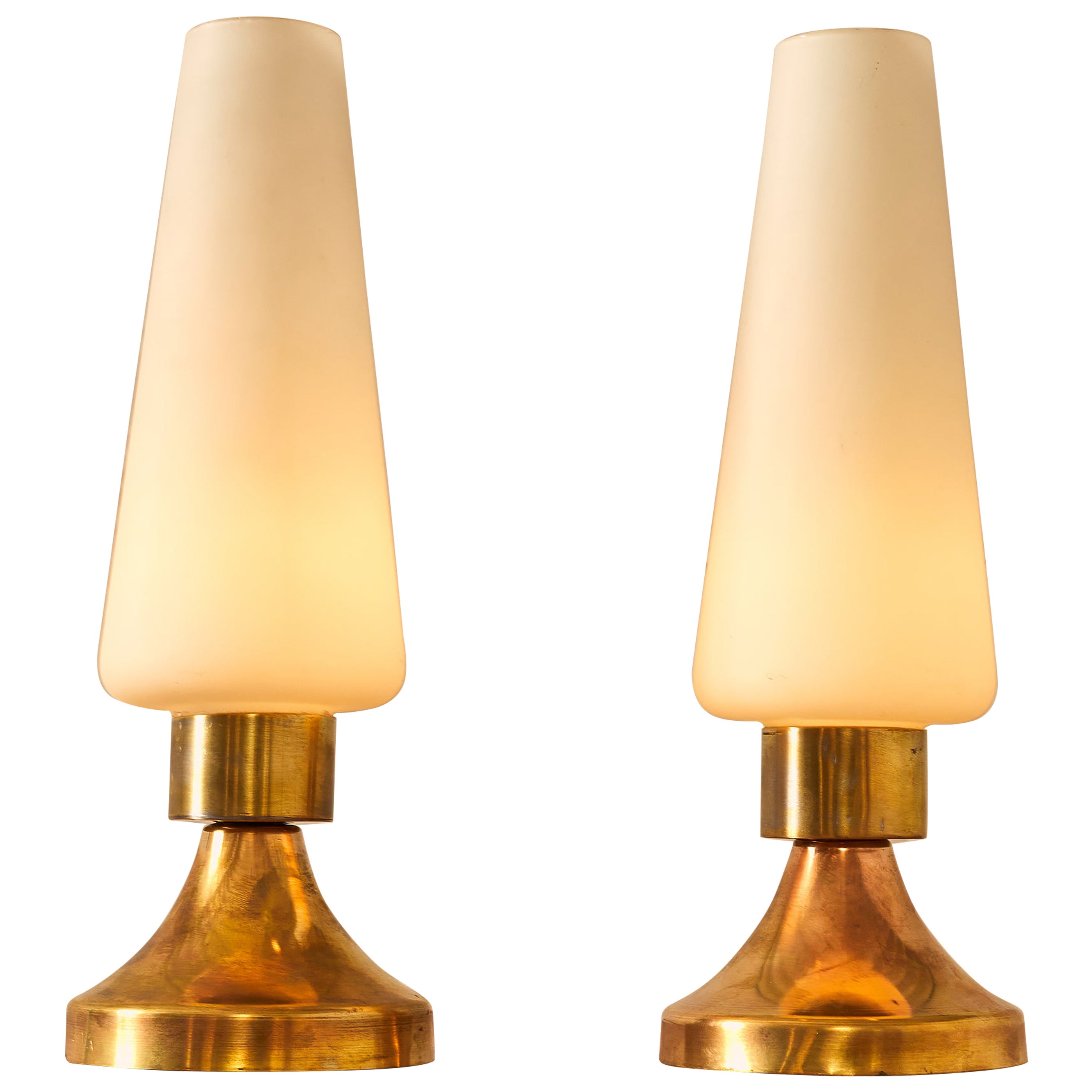 Pair of Gold Tone Fluted Lamps For Sale at 1stDibs