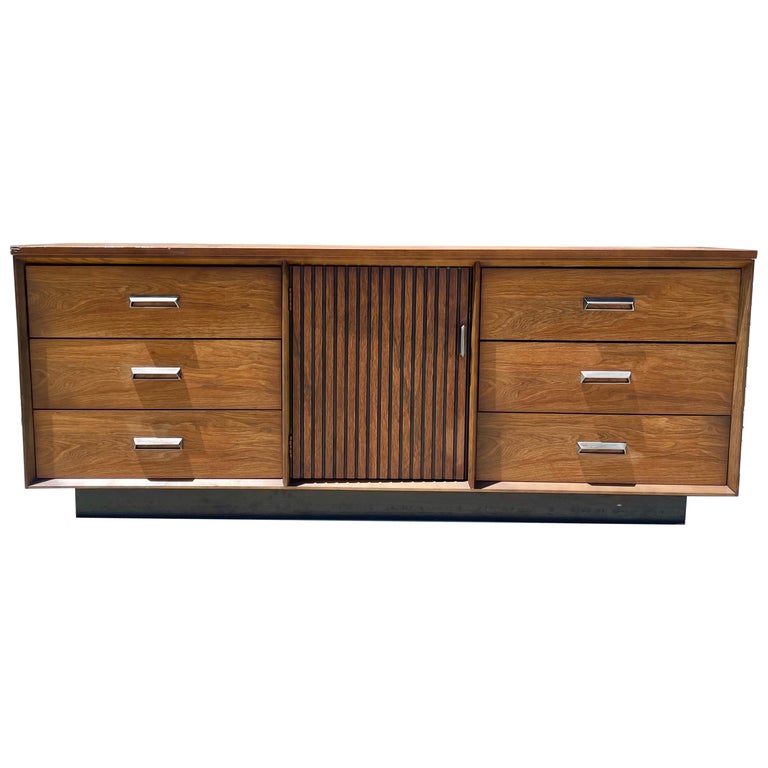 Mid Century Walnut Dresser by Bassett Furniture For Sale at 1stDibs