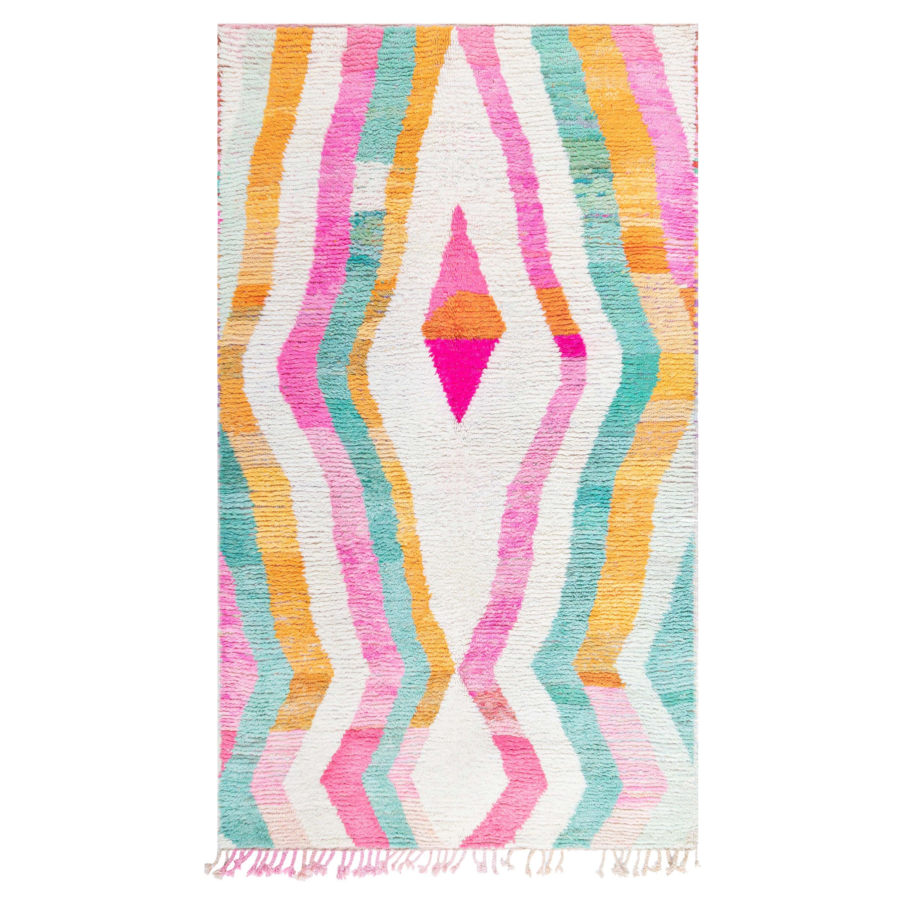 Tapis moderne marocain abstrait en laine fait à la main par Doris ...