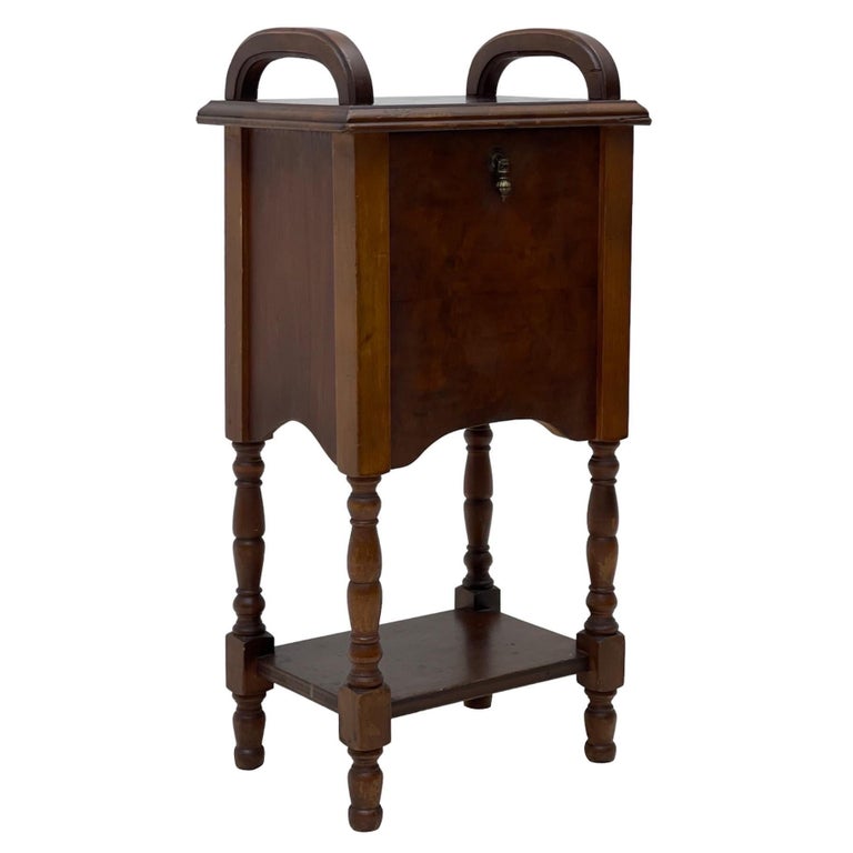 Antique Colonial Style Accent Table Stand For Sale at 1stDibs