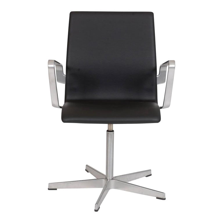 Arne Jacobsen Oxford Chair with Armrests, Black Original Leather, Brown ...