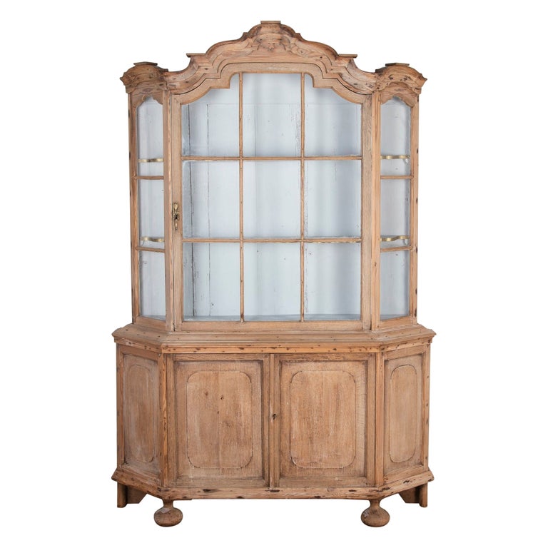 Vitrine en pin nerlandais du XIXe sicle En vente sur 1stDibs