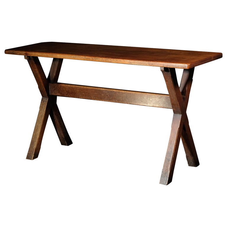Table de taverne ou de pub en chêne anglais avec cadre en X et plateau ...