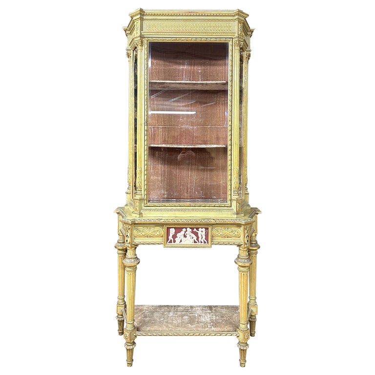 Grande vitrine en bois laqué, Golden Rechampi et Wedgwood, style Louis ...