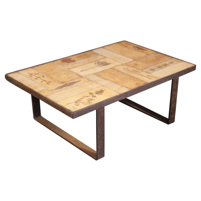 Table basse en carreaux et acier de Roger Capron, France, années 1960 ...