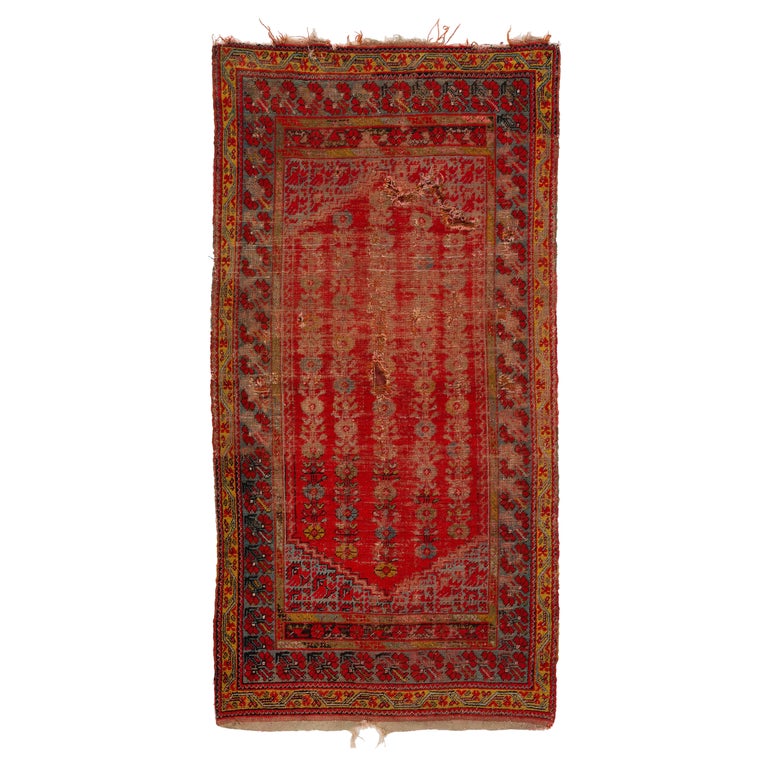 Fragment de tapis turc ancien de 4 x 8 pieds, vers 1870, unique en son ...