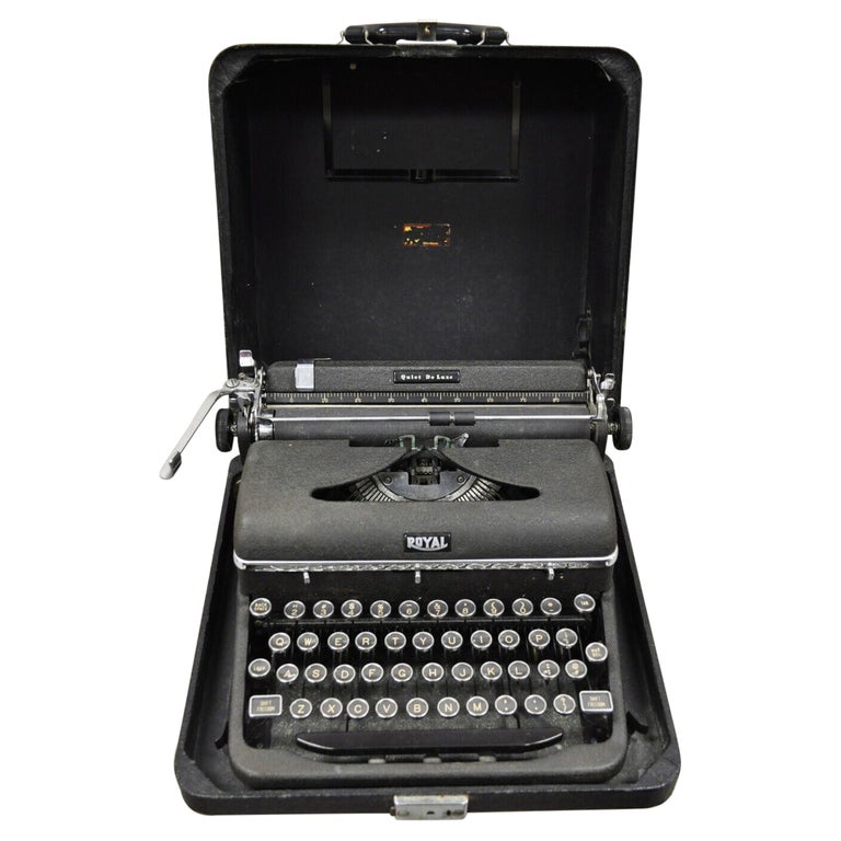 Vintage Royal Typewriter Co Quiet Deluxe Portable Typewriter in Box ...