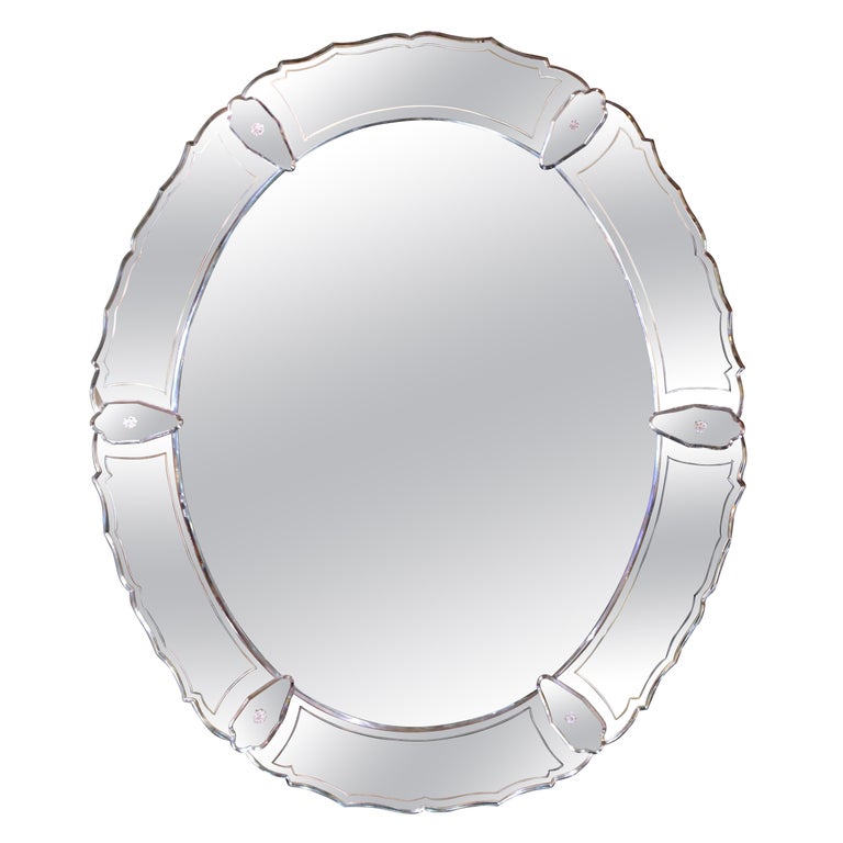 Miroir mural vénitien ovale italien du milieu du siècle dernier En ...