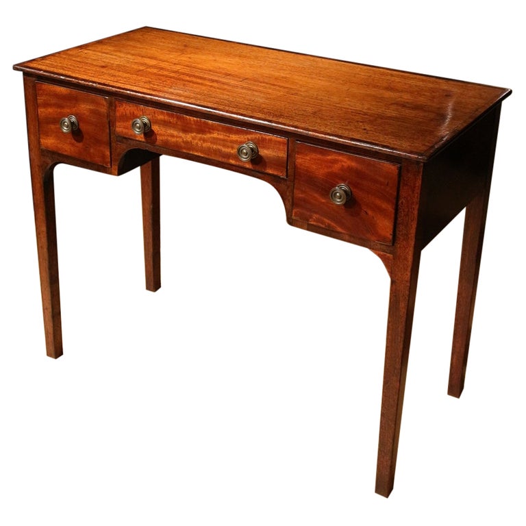 Small 18th Century Writing Table For Sale at 1stDibs
