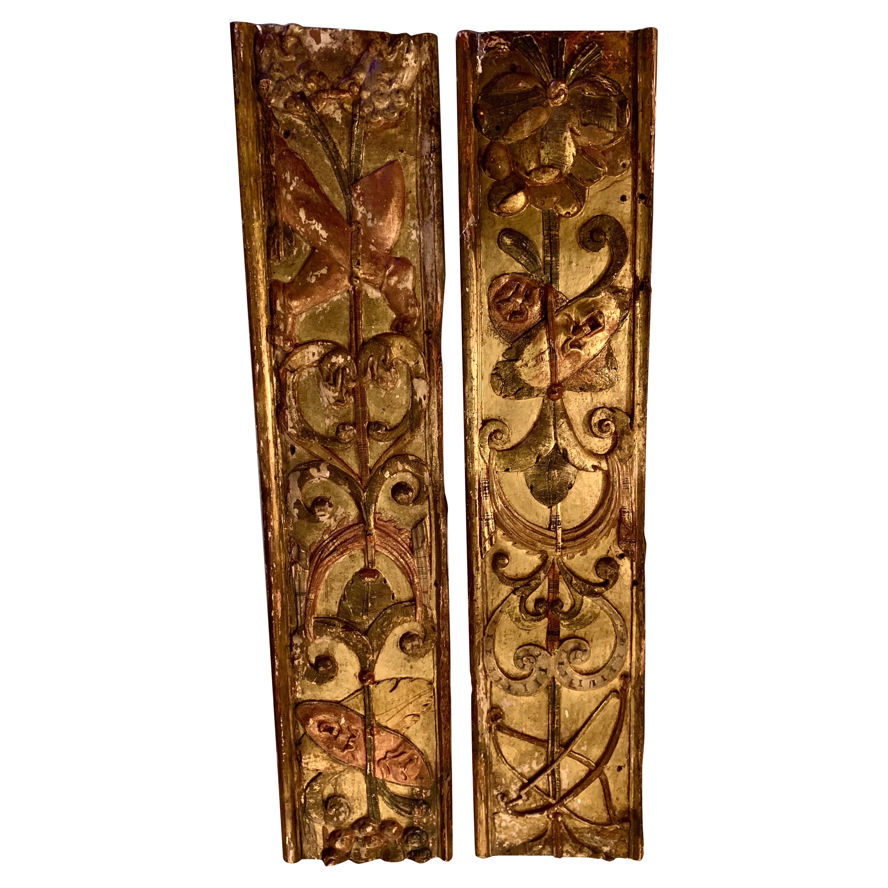 Paire de reliefs baroques espagnols sculptés, polychromes et en bois de ...