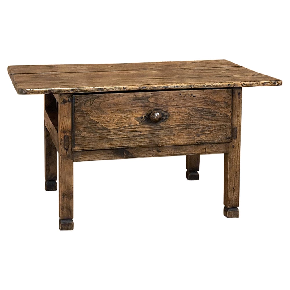 Table basse rustique française du 18e siècle En vente sur 1stDibs