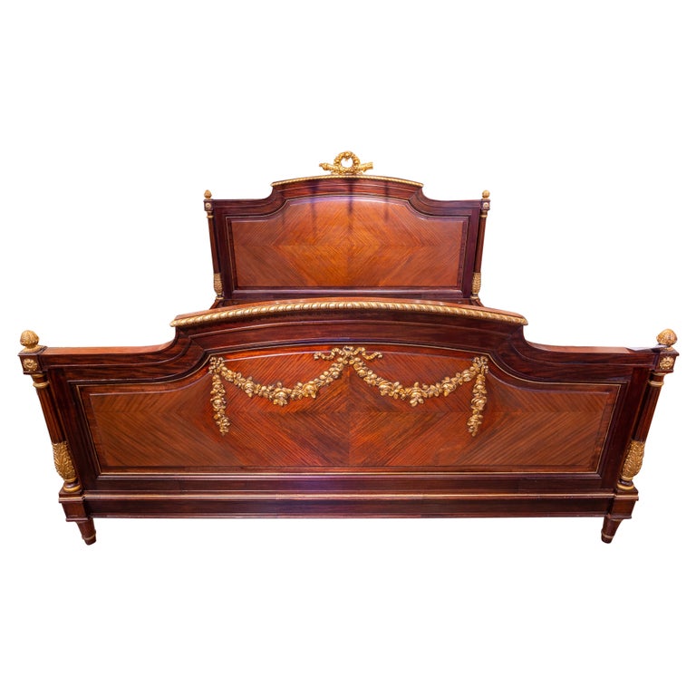 Lit de roi français Louis XVI du 19ème siècle en bois de violette et ...