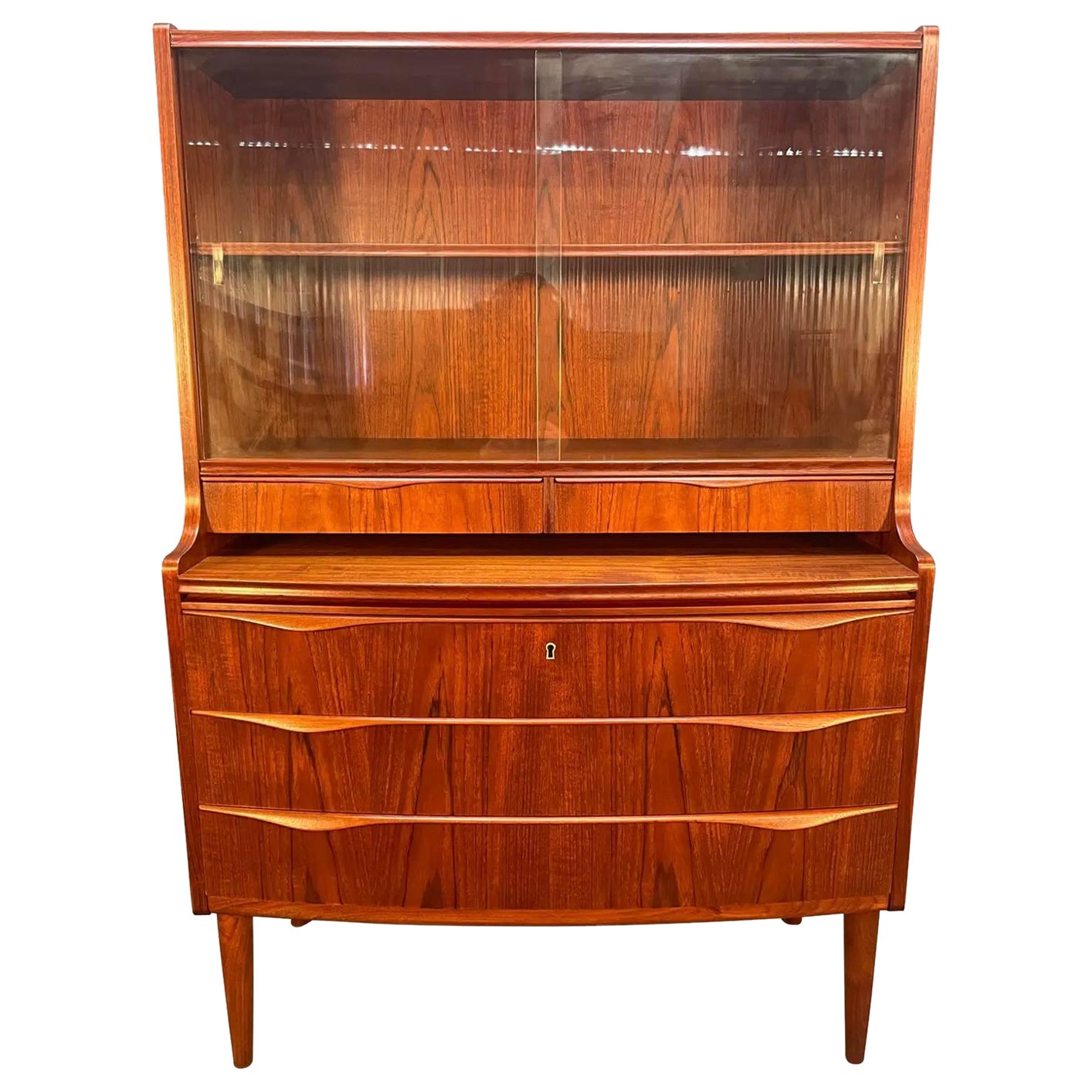 Early Mahogany Three-Shelf Newport Desk Attributed to John Goddard at ...