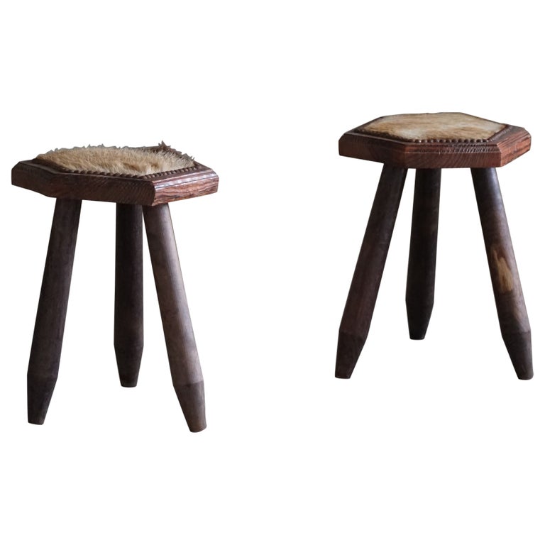 Tabouret tripode scandinave en pin et cuir de vache, Wabi Sabi, années ...