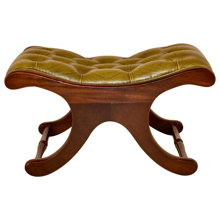circa 1920 English Mahogany Chesterfield Stool For Sale at 1stDibs
