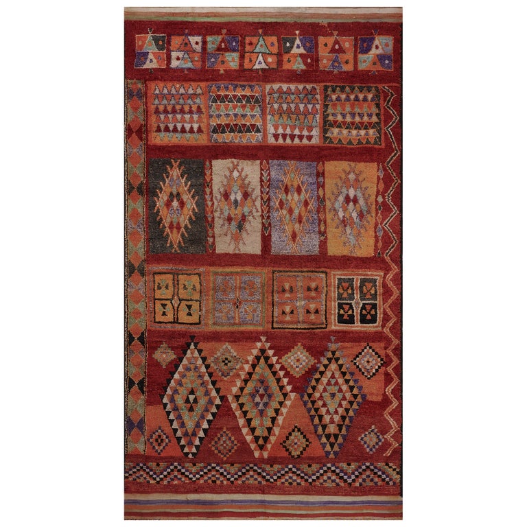 Vintage Handwoven Wool Moroccan Rug For Sale at 1stDibs