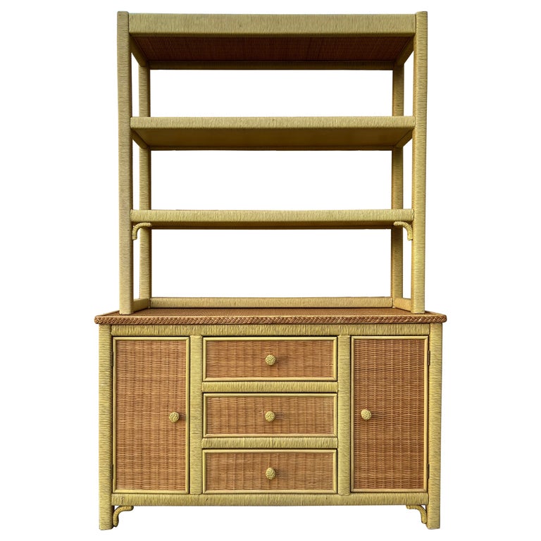 Buffet en osier vintage de style côtier avec huche par Henry Link En ...