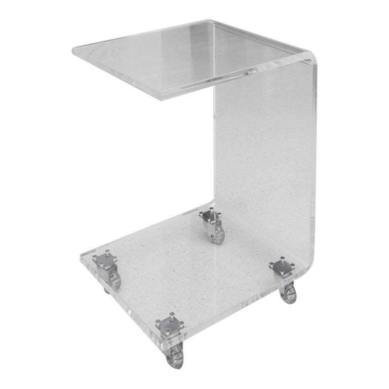 Table d'appoint moderne en acrylique transparent En vente sur 1stDibs