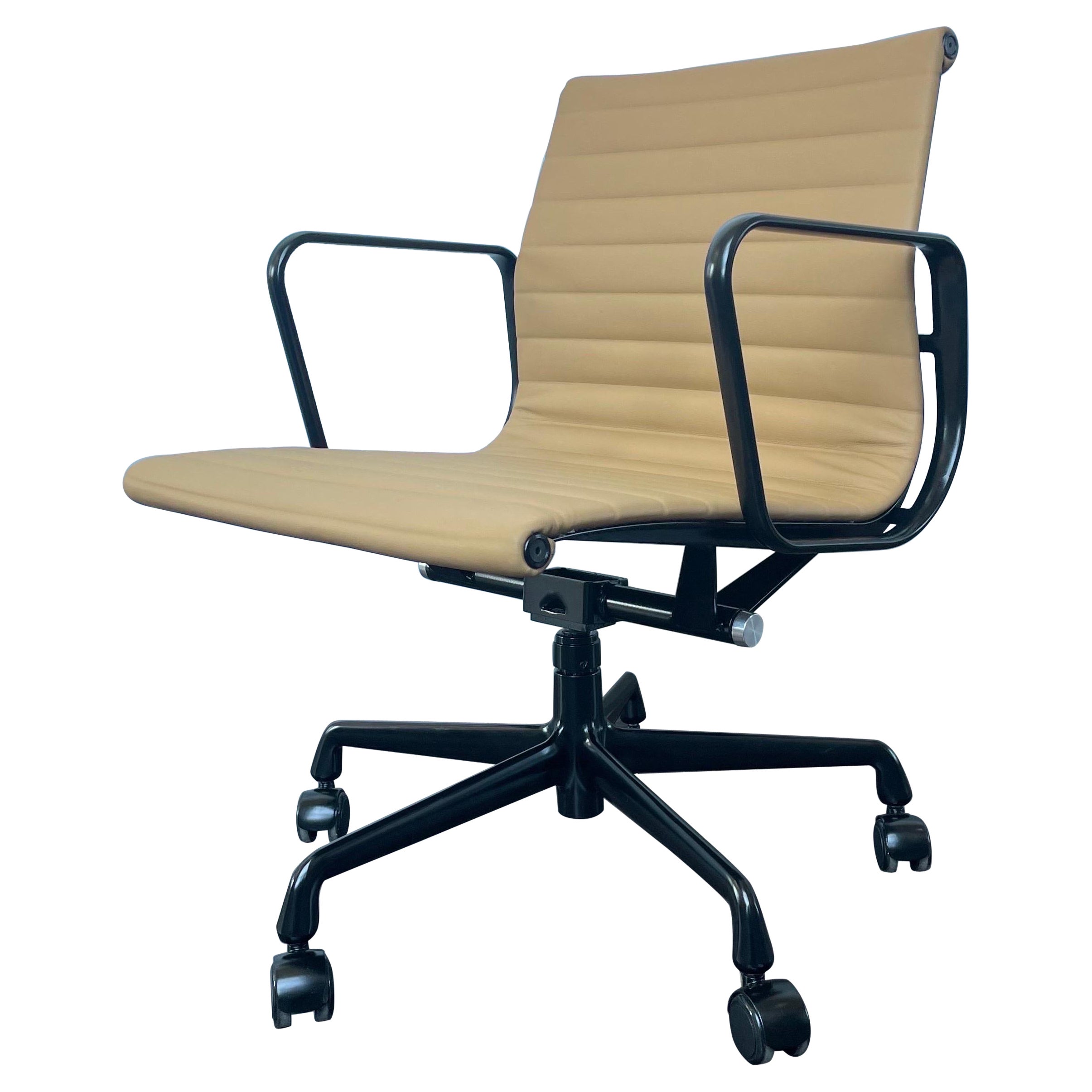 Vintage Aluminum Group Lounge Chair by Eames for Herman Miller at 1stDibs