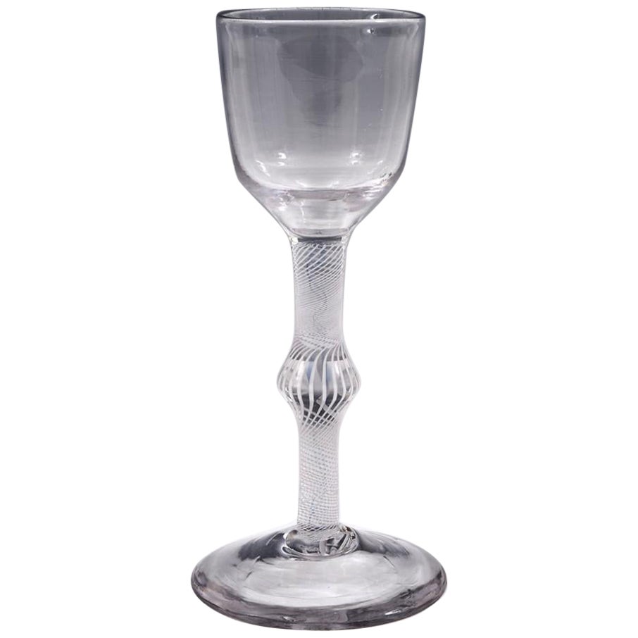 Verre à vin opaque à pied torsadé avec anneaux de Lynn, vers 1760 En ...