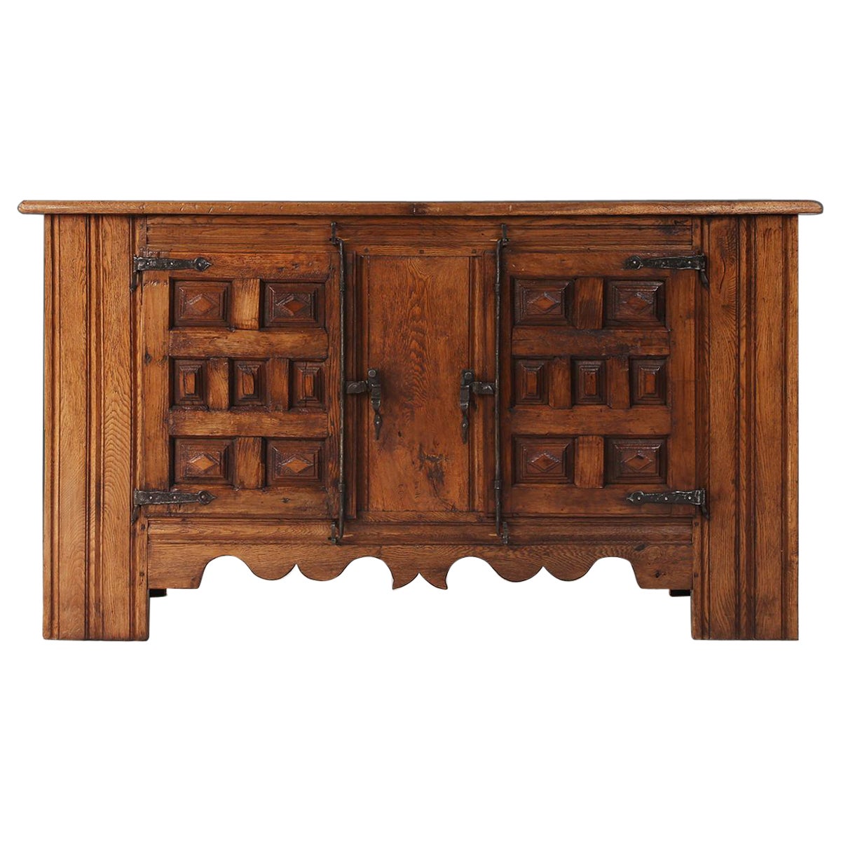 17th Century Spanish sideboard For Sale at 1stDibs