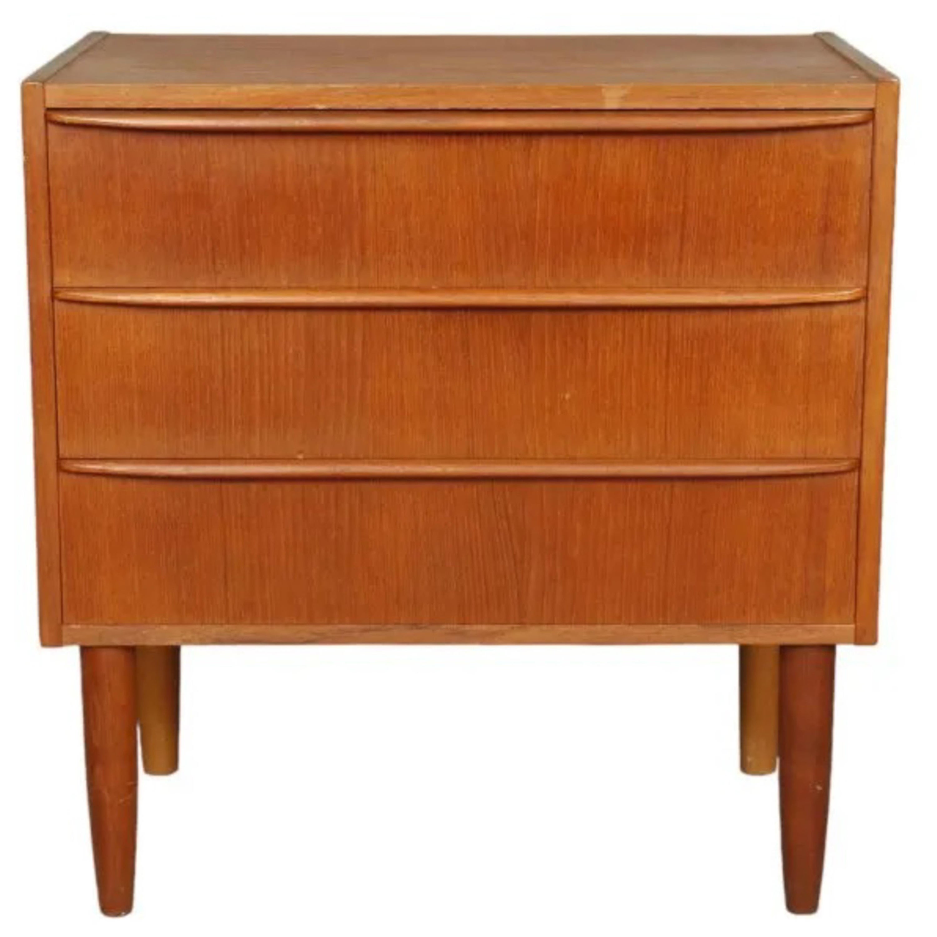 Mid-Century Small Teak Dresser With 3 Drawers For Sale at 1stDibs