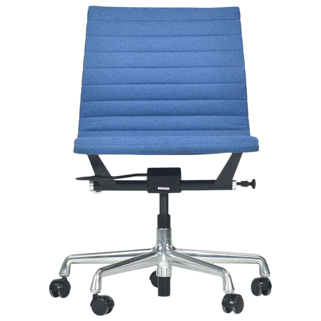 2010s Herman Miller Eames Aluminum Group Soft Pad Management Desk Chair ...