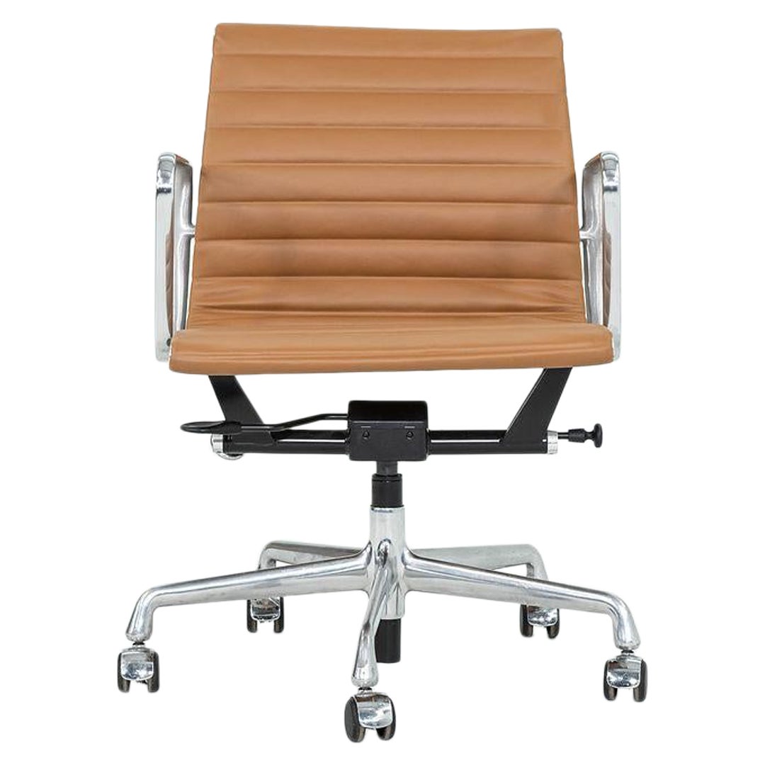 2010s Herman Miller Eames Aluminum Group Management Desk Chair in Tan ...