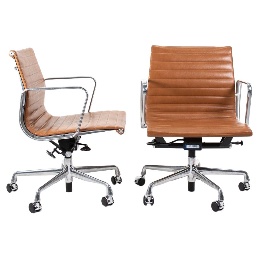 2011 Herman Miller Eames Aluminum Group Management Desk Chair in ...