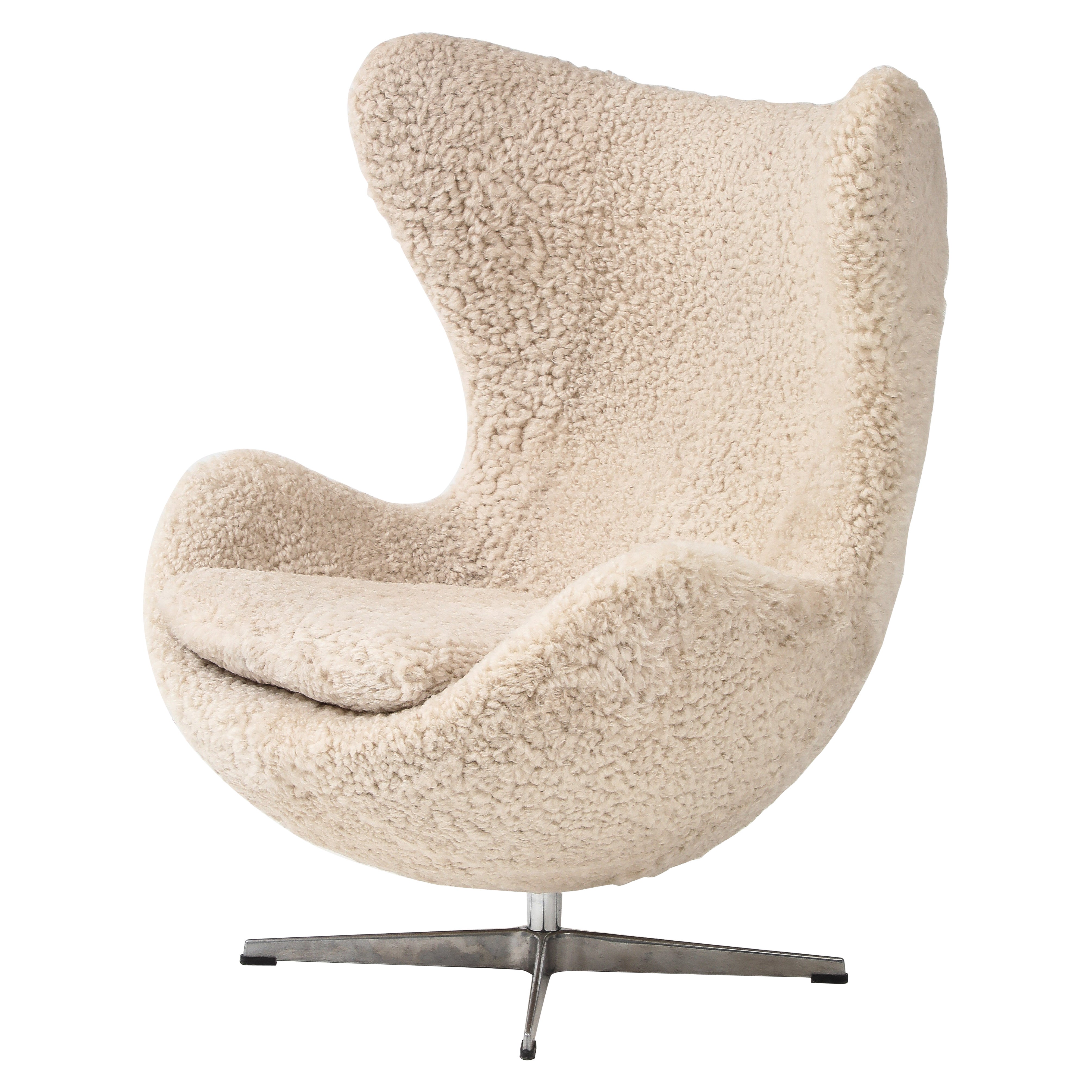 Arne Jacobson Vintage 'Egg' Chair in Shearling for Fritz Hansen For ...