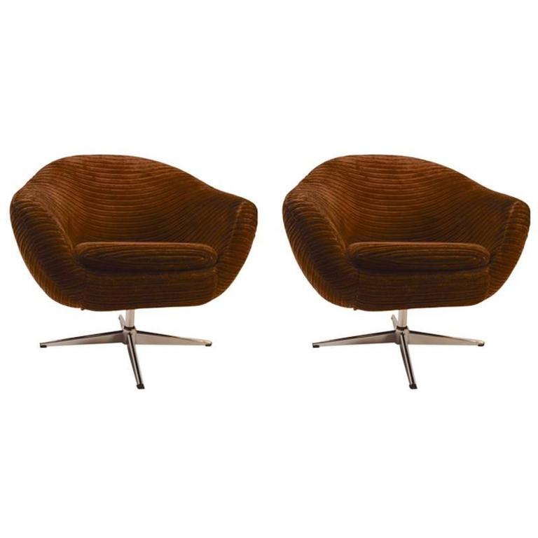 Pair of Swivel Pod Chairs on Four Star Pedestal Base at 1stDibs