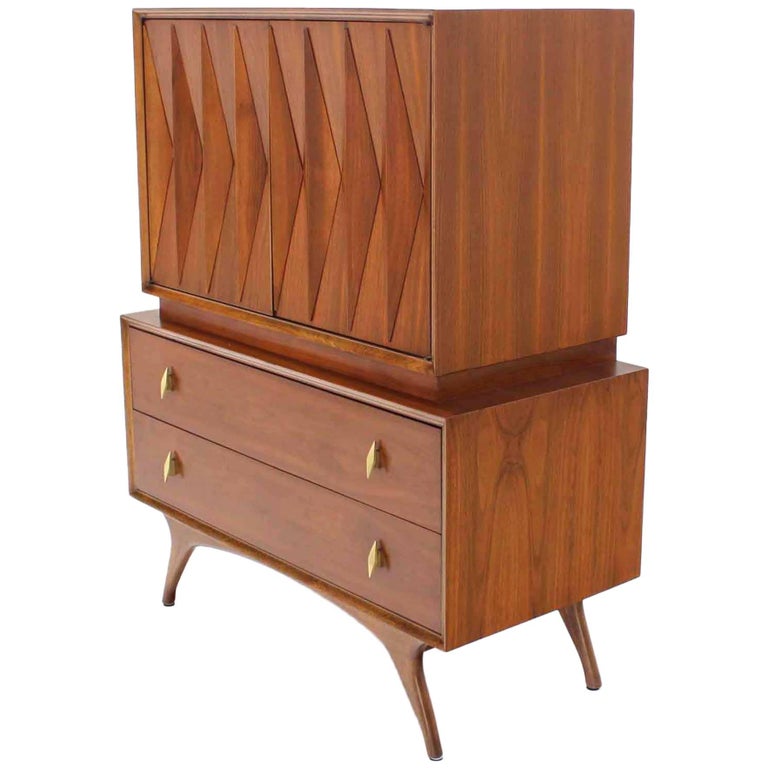 Diamond Pattern Mid-Century Modern Gentlemen’s Chest at 1stDibs