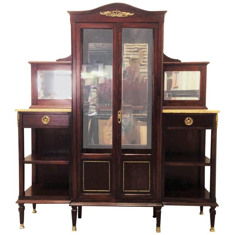 Modernist Vitrine with Two Shelves on the Sides For Sale at 1stdibs