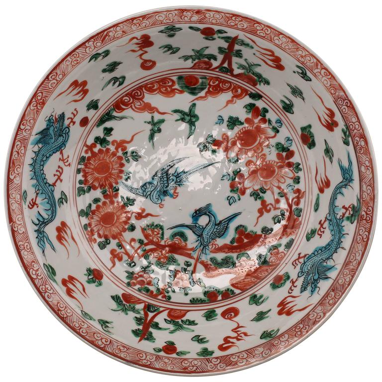 Large Swatow Deep Circular Dish, 17th Century For Sale at 1stDibs