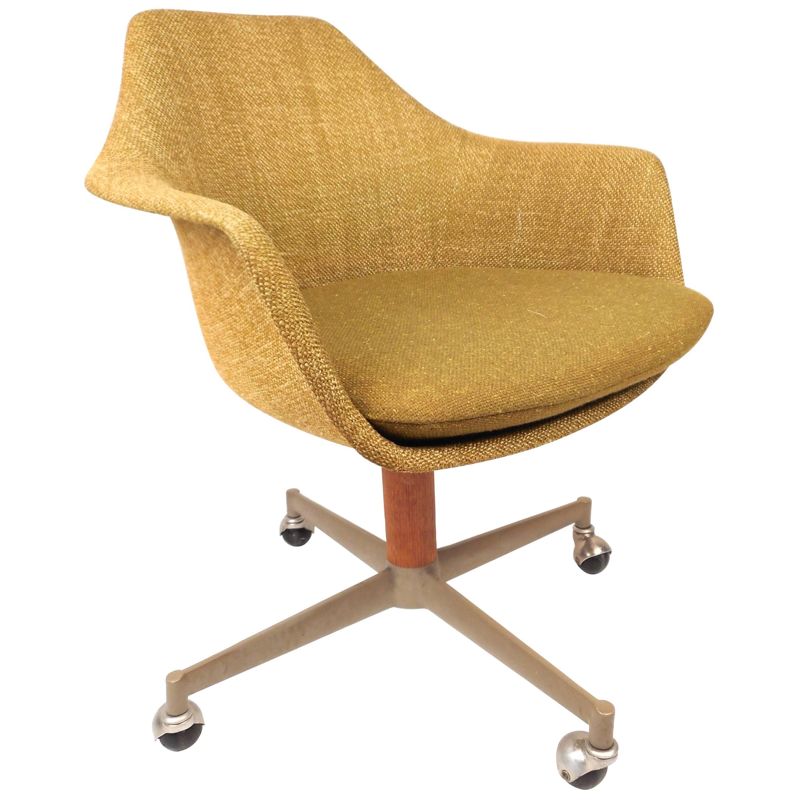 Mid-Century Modern Office Chair in the Style of Herman Miller at 1stDibs