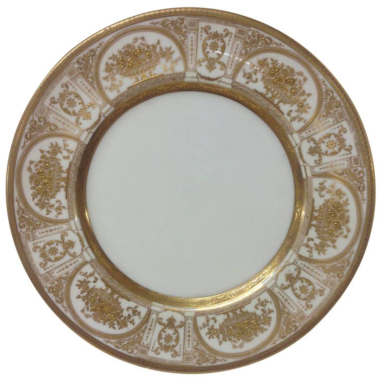 Set of Ten Elegant Gilt Encrusted Dinner Plates For Sale at 1stDibs