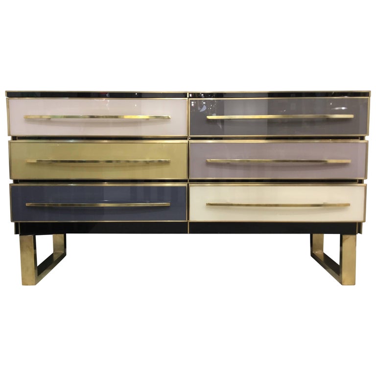Commode en verre multicolore avec quincaillerie en laiton, vers 1960 ...