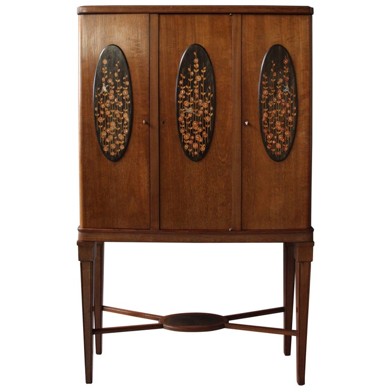 Meuble de rangement Art Déco français à trois portes par Maurice Dufrne ...